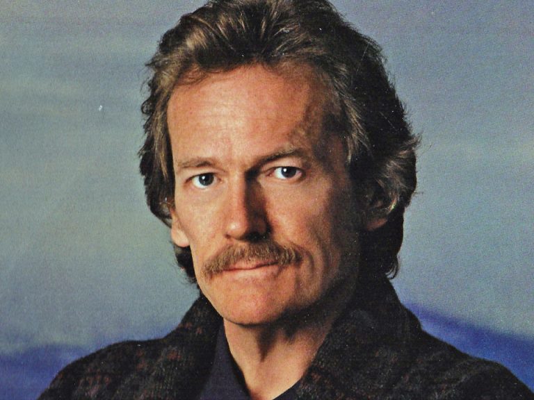 Gordon Lightfoot - The Wreck of the Edmund Fitzgerald - Oldies MUSIC